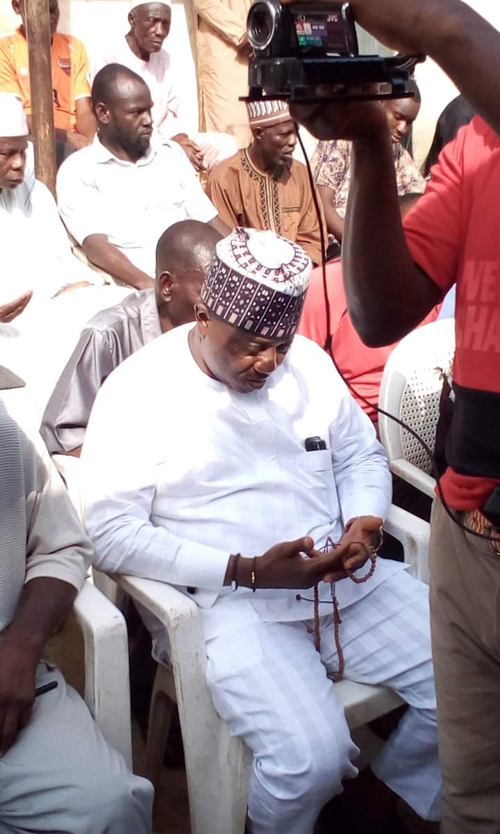 MALL. SANNI ABDULRAHEEM ATTENDS 3 DAY FIRDAU PRAYER OF LATE ALH. UMAR BALOGUN. - The Nigerian Post