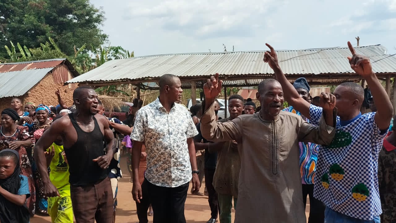 Omodara 'Light Up' Igun Community ...Pays Ear Surgery Bills - The ...