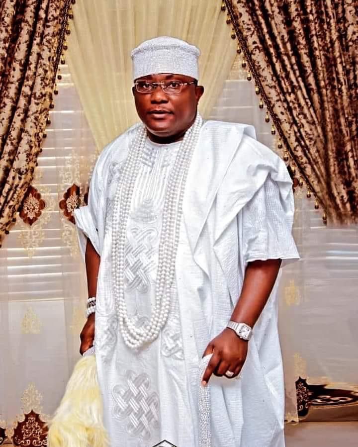 Mukadam Asiwaju Asiru Idris,FCA Felicitates with His Royal Majesty, Oba ...