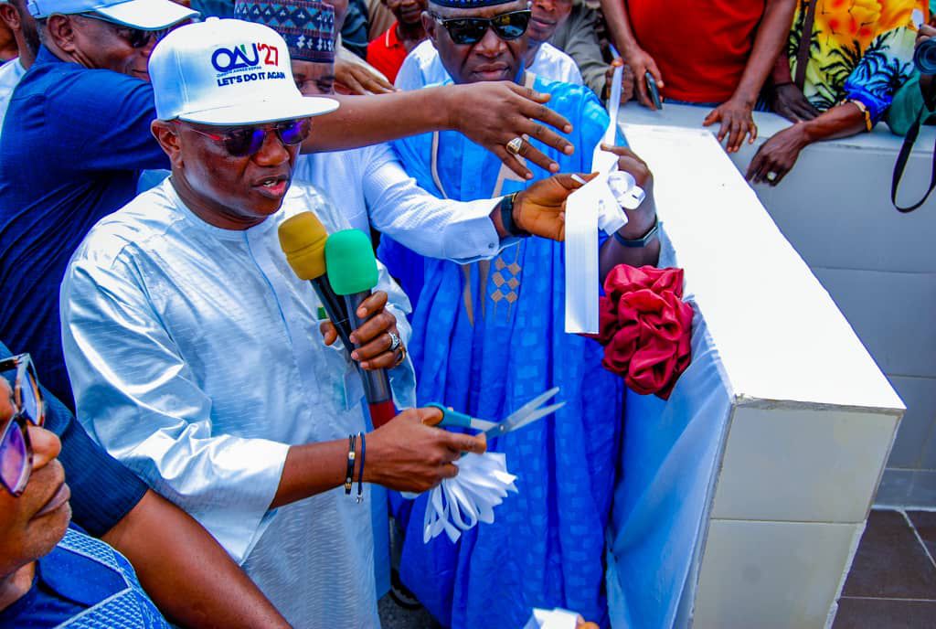 Hon. Sanni Egidi Abdulraheem Commissions 25KL Water Tank in Oguro and ...